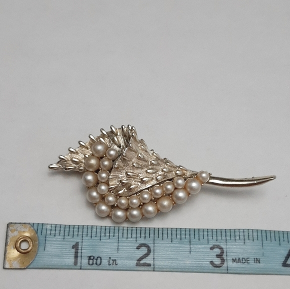 Coro | Jewelry | Vintage Coro Brooch Pin Conch Shell Pearls Gold | Poshmark